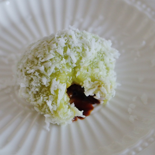 Ondeh Ondeh Recipe (Glutinous Rice Balls) | Spring Tomorrow