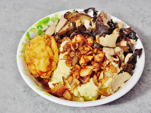 Xoi Xeo - Sticky Rice with Mung Beans & Fried Shallots | Spring Tomorrow