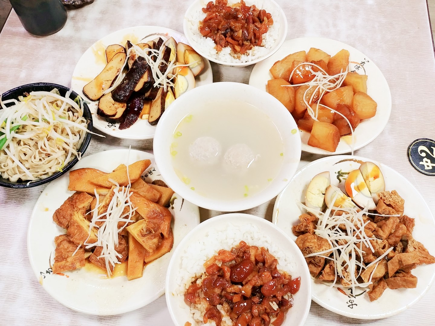 Cheng Wei Zhen: A Must-Visit Spot for Noodle and Lu Wei Aficionados in Taipei