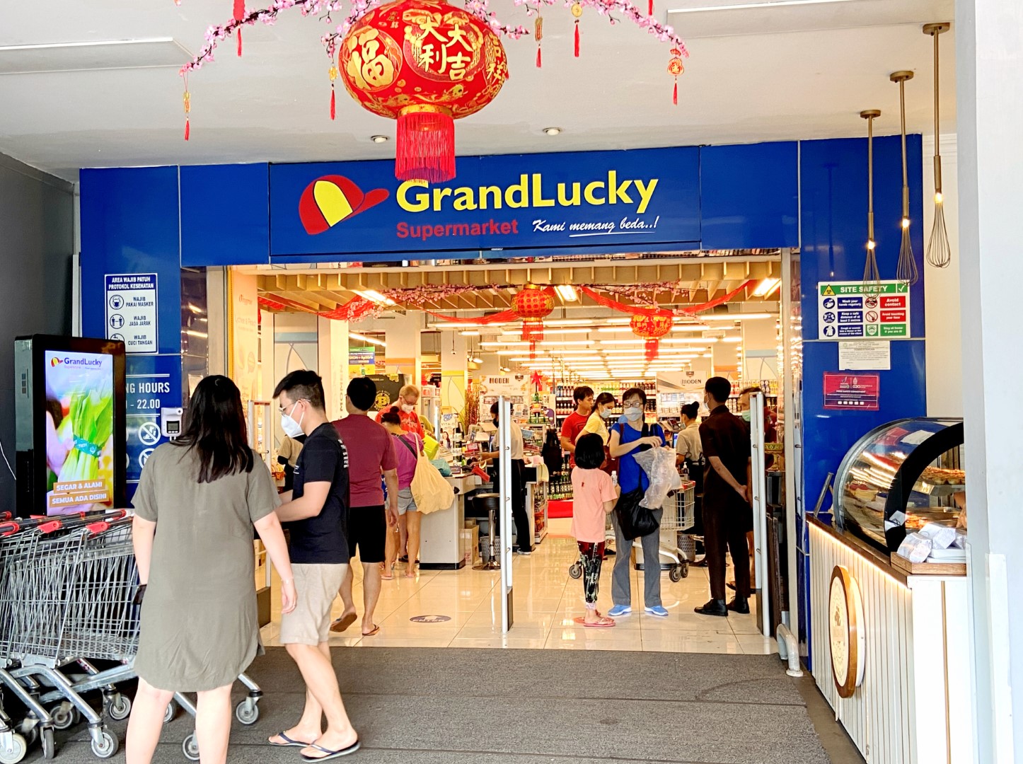 A Shopper's Delight: Exploring Grand Lucky Supermarket in Bali