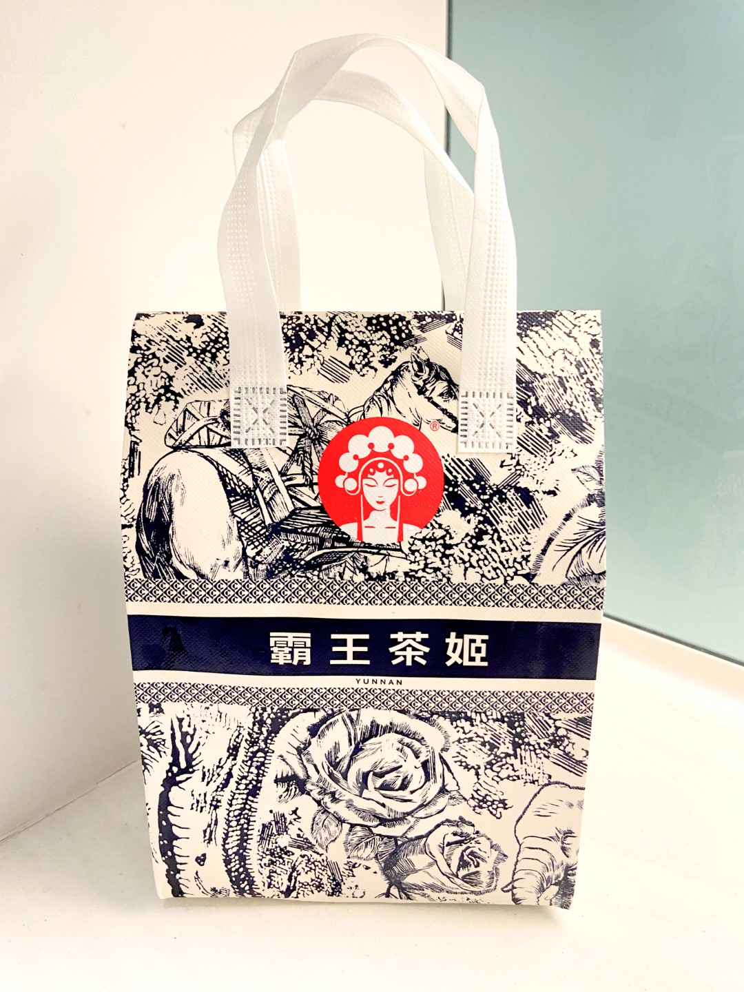 CHAGEE 霸王茶姬 - Where Every Sip Counts